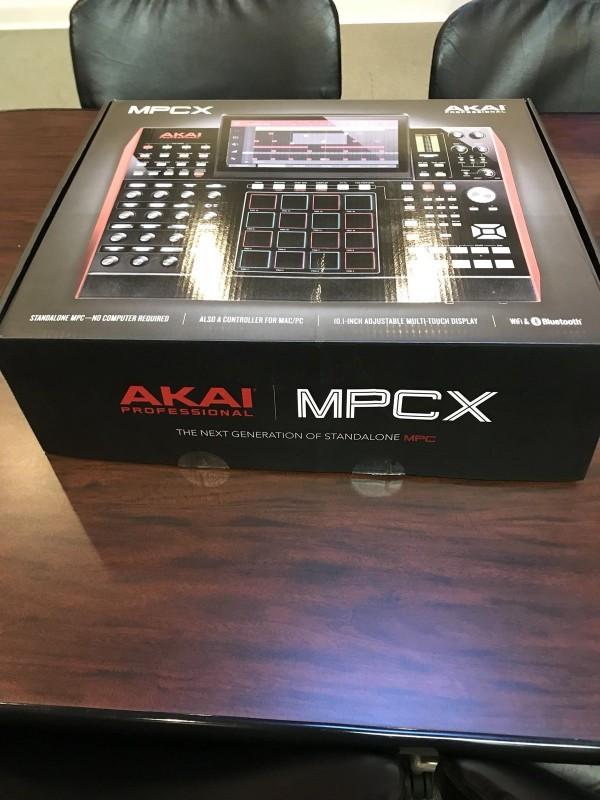 Akai MPC X Professional Sampler - Synthesizers - soundtrade