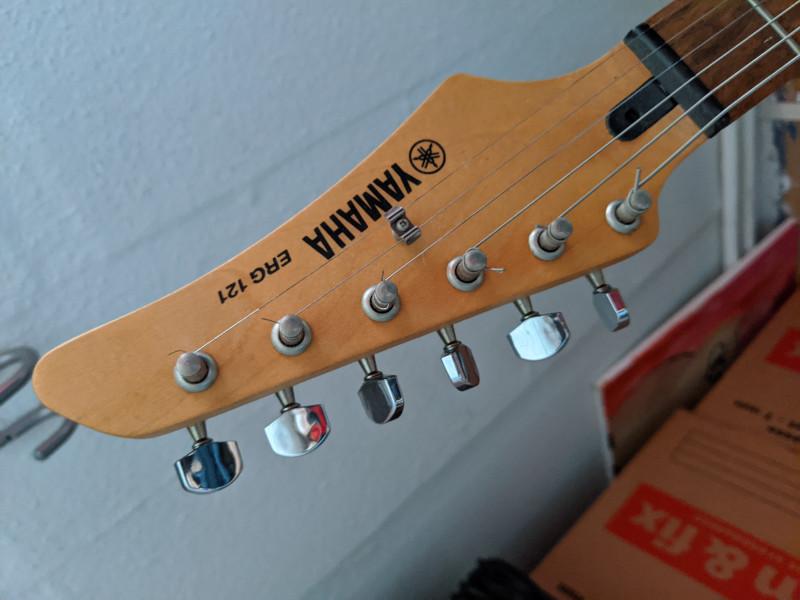 Yamaha ERG 121 - Elektriske guitarer - soundtrade