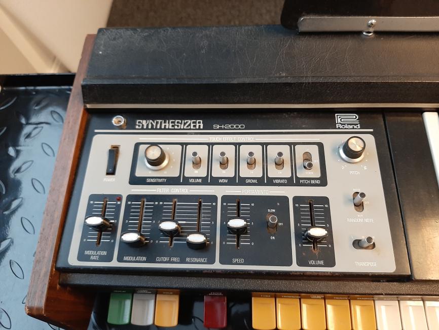 Roland Synth SH2000 - Synthesizers - soundtrade